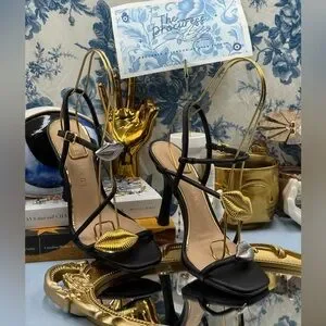 Gianni Bini | Shoes | Gianni Bini Nwob Carletta Lip Ornamented Sandals ...